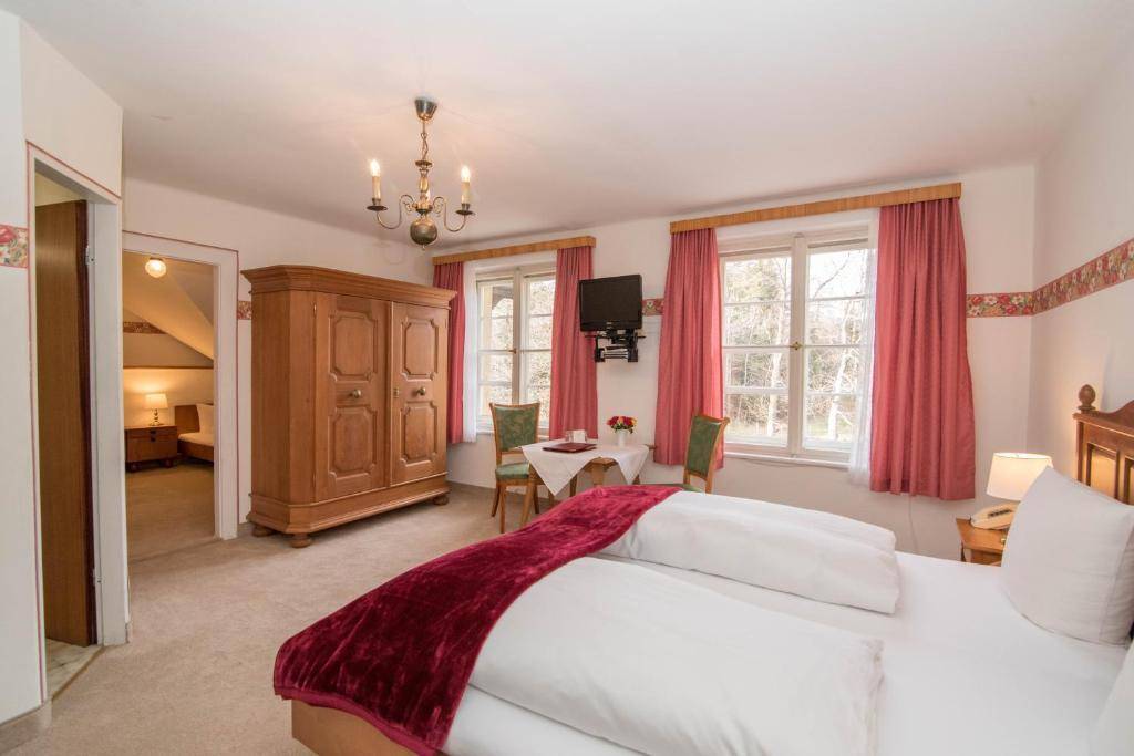 Hotel ∙ 1 Bedroom ∙ 4 Guests - Igls