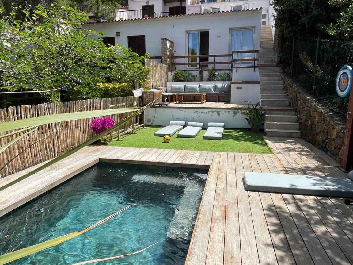 125 M² Casa Rural ∙ 4 Habitaciones ∙ 8 Huéspedes - Vall-llobrega