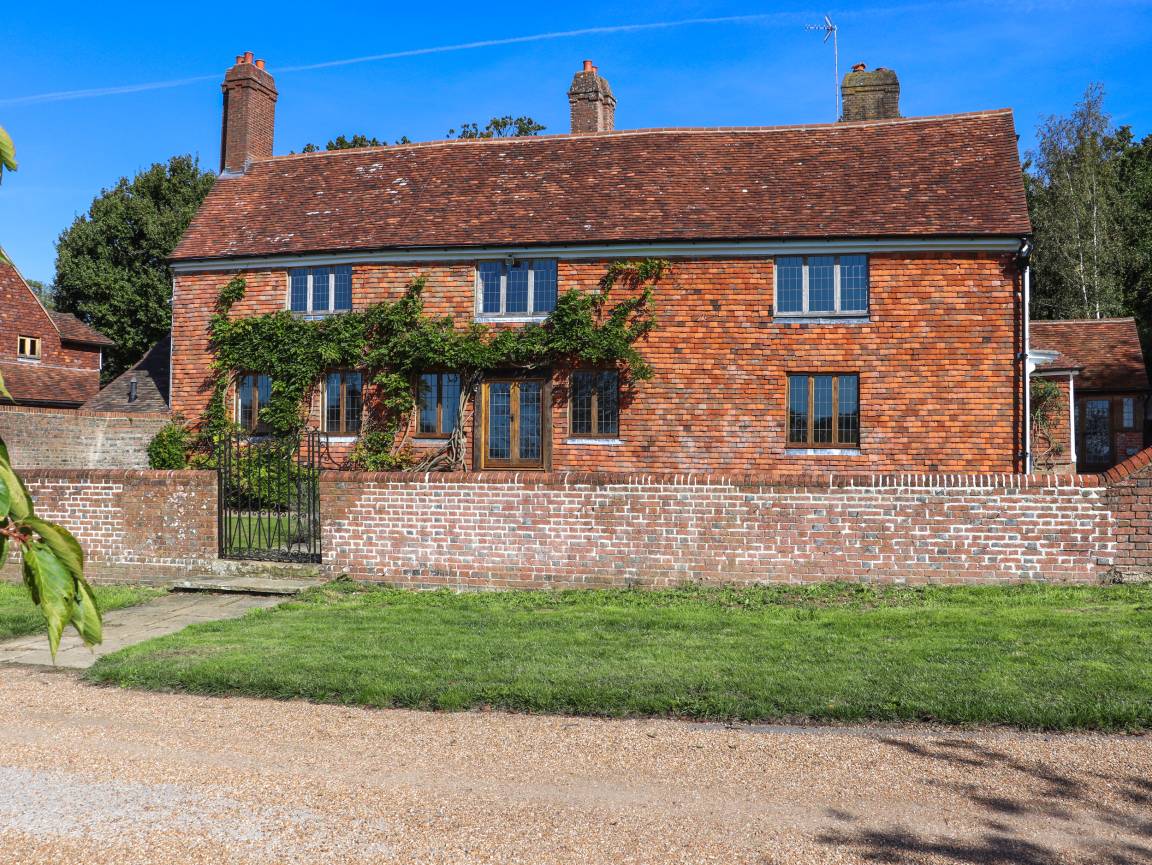 Cottage ∙ 4 Bedrooms ∙ 8 Guests - Cranbrook