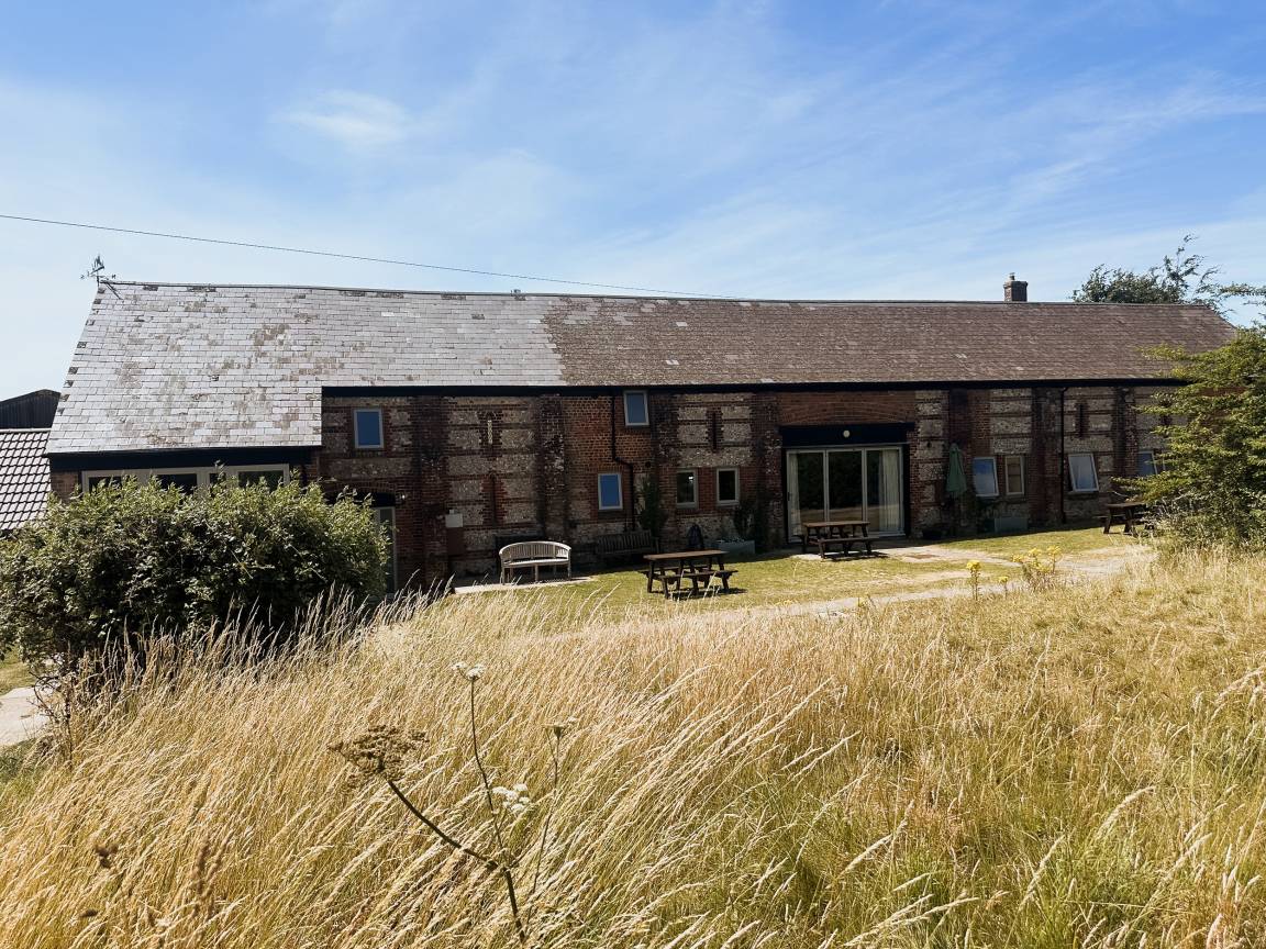 Cottage ∙ 10 Bedrooms ∙ 20 Guests - Wiltshire