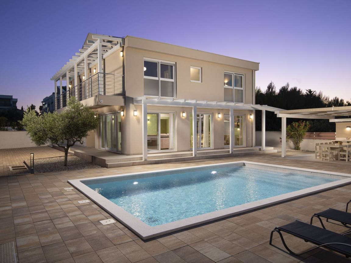 223 M² Ferienhaus ∙ 1 Schlafzimmer ∙ 11 Gäste - Medulin