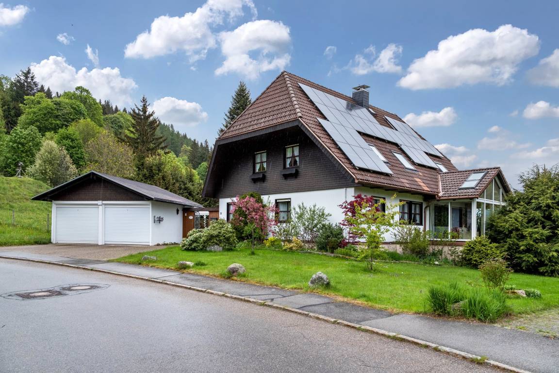 65 M² Ferienwohnung ∙ 1 Schlafzimmer ∙ 3 Gäste - Titisee-Neustadt