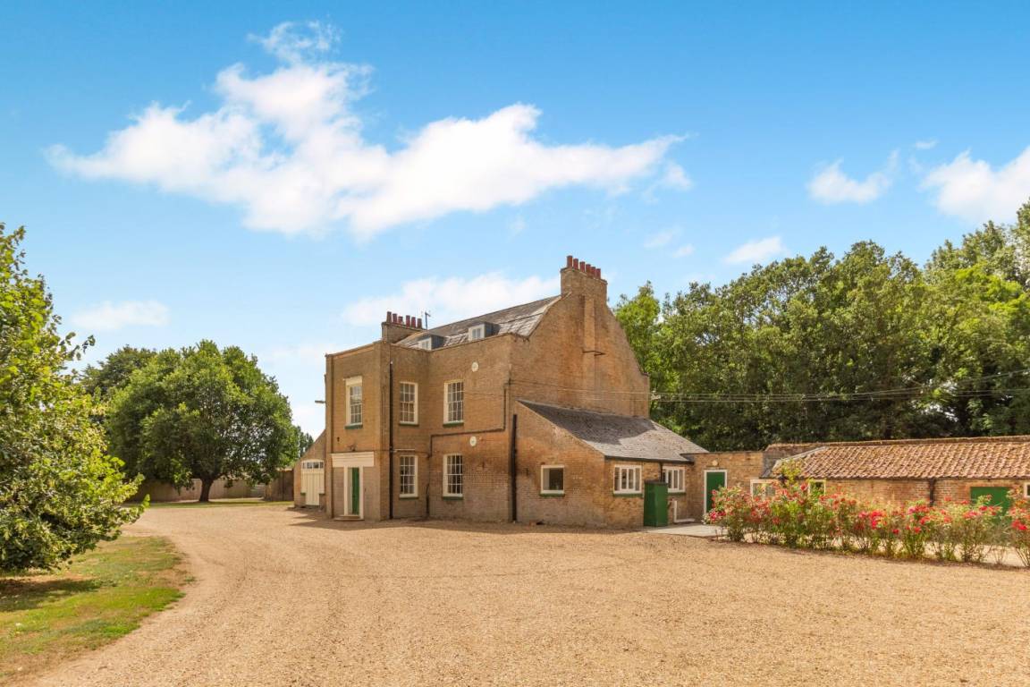 Cottage ∙ 9 Bedrooms ∙ 18 Guests - Cambridgeshire