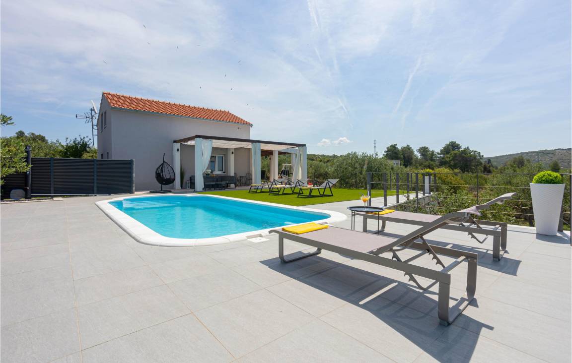 96 M² Ferienhaus ∙ 3 Schlafzimmer ∙ 7 Gäste - Sutivan