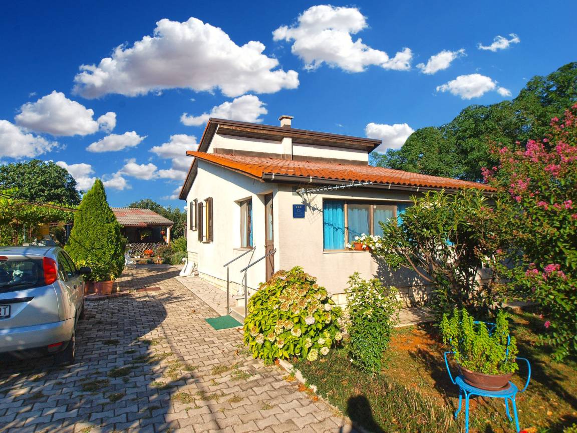 74 M² Huis ∙ 1 Slaapkamer ∙ 5 Gasten - Banjole