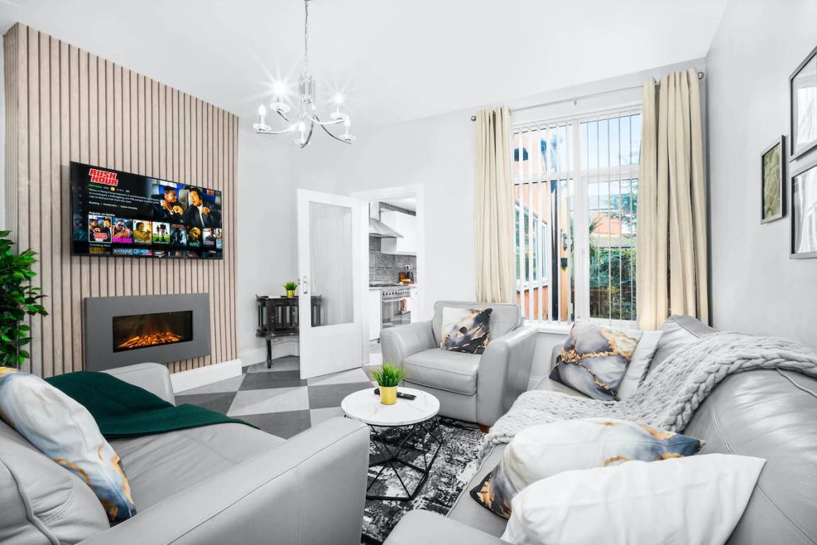 279 M² House ∙ 4 Bedrooms ∙ 8 Guests - Birmingham