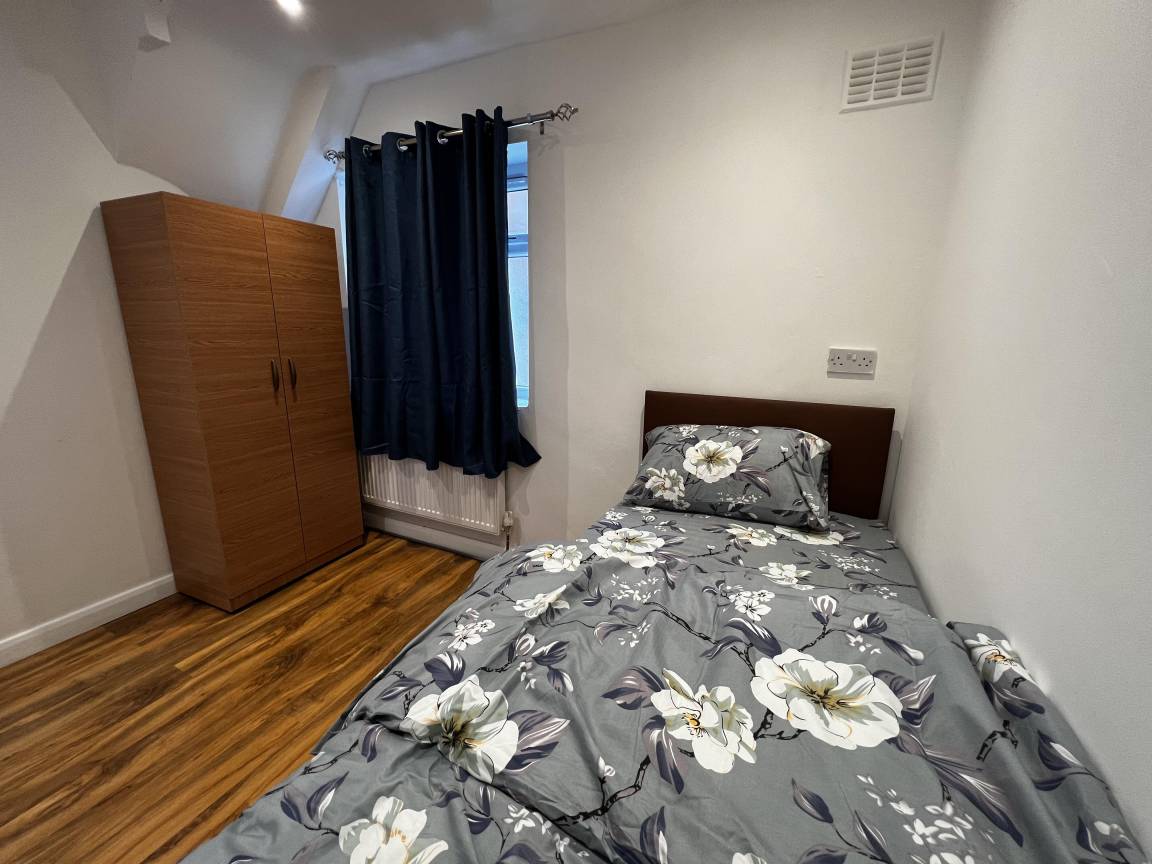 180 M² Casa ∙ 6 Habitaciones ∙ 10 Huéspedes - Staines