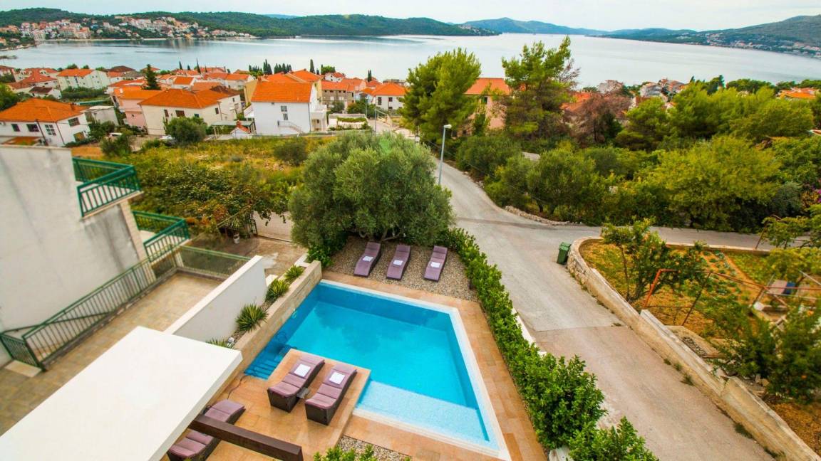 100 M² Ferienwohnung ∙ 2 Schlafzimmer ∙ 6 Gäste - Trogir