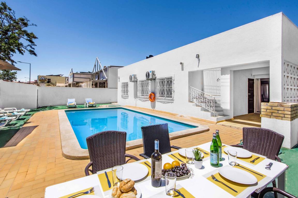 Villa ∙ 4 Bedrooms ∙ 8 Guests - Albufeira
