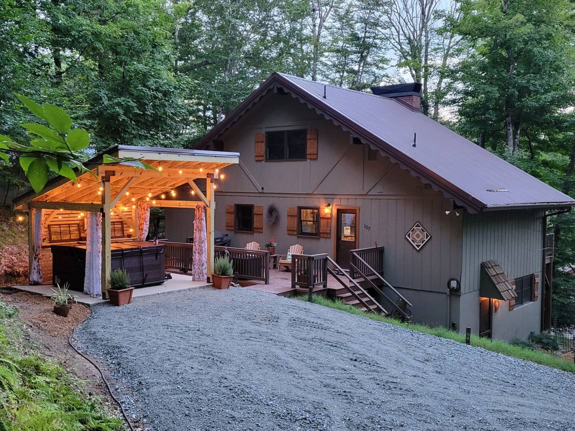 235 M² Cabin ∙ 4 Bedrooms ∙ 14 Guests - Beech Mountain, NC