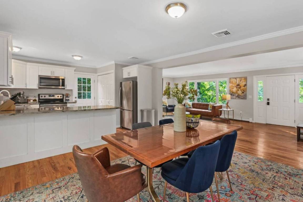 House ∙ 4 Bedrooms ∙ 8 Guests - Norwalk, CT
