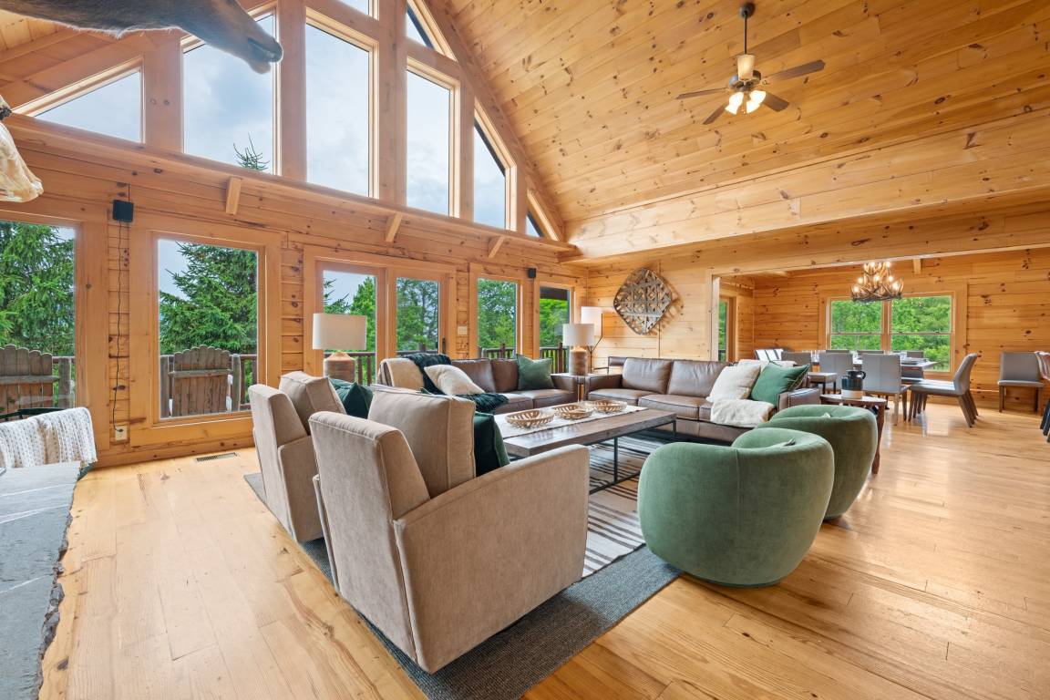 341 M² Cabin ∙ 4 Bedrooms ∙ 13 Guests - Banner Elk, NC