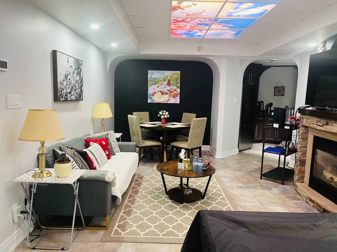 93 M² Ferienwohnung ∙ 2 Schlafzimmer ∙ 4 Gäste - Timmins