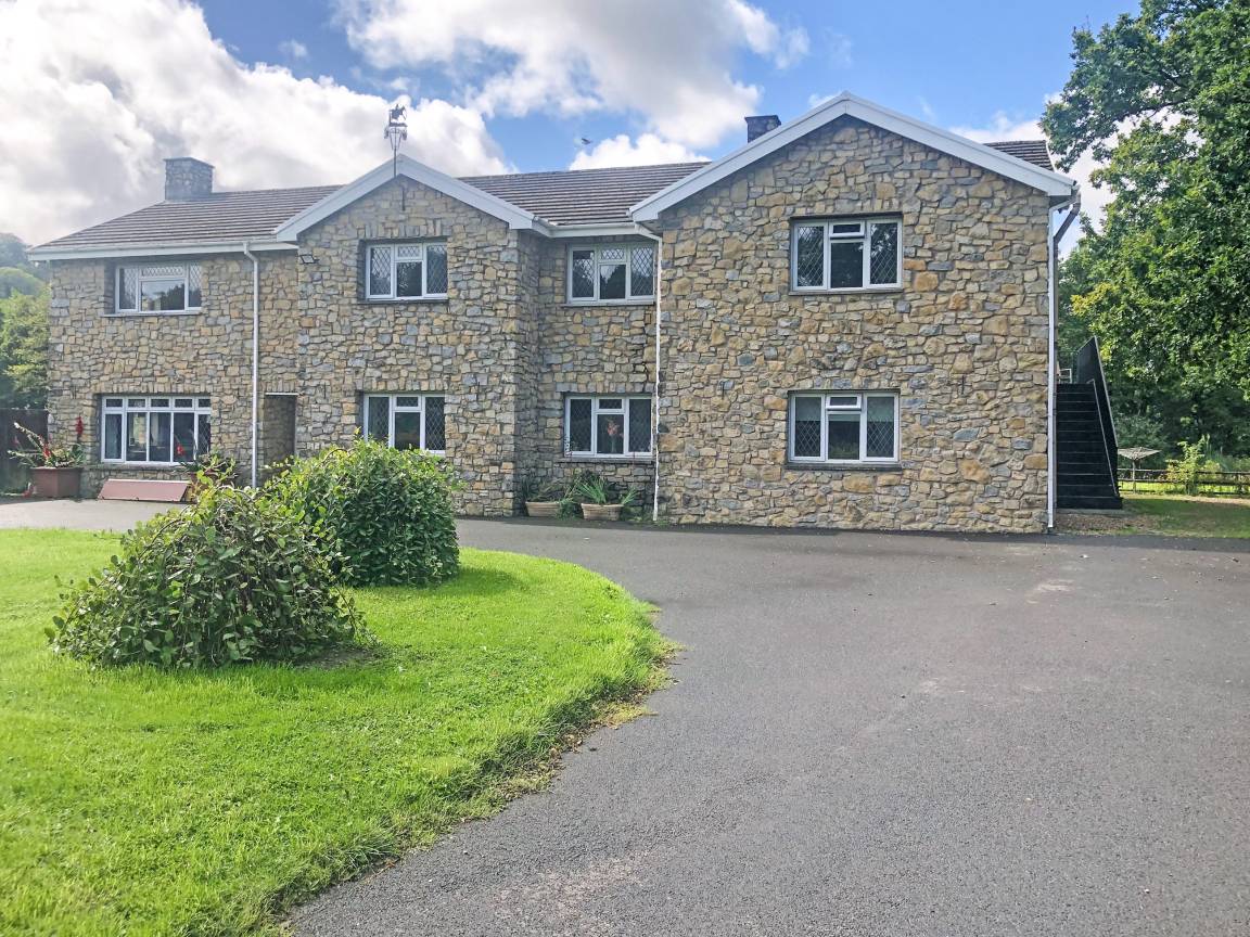 Cottage ∙ 2 Bedrooms ∙ 4 Guests - Barry