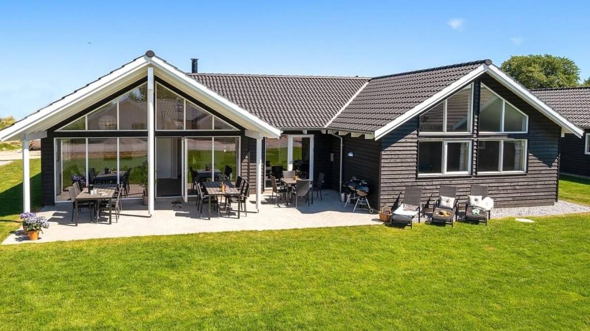 221 M² Ferienhaus ∙ 6 Schlafzimmer ∙ 16 Gäste - Ostsee