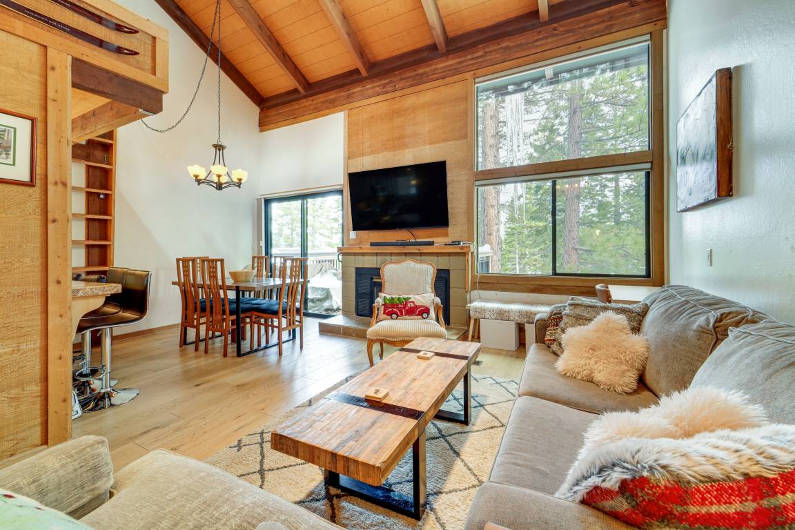 102 M² Apartment ∙ 2 Bedrooms ∙ 6 Guests - North Lake Tahoe, CA