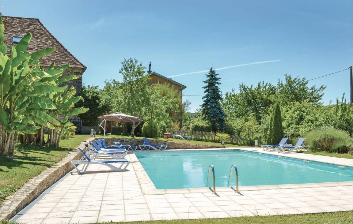 248 M² Maison De Vacances ∙ 4 Chambres ∙ 10 Personnes - Saint-Yrieix-la-Perche