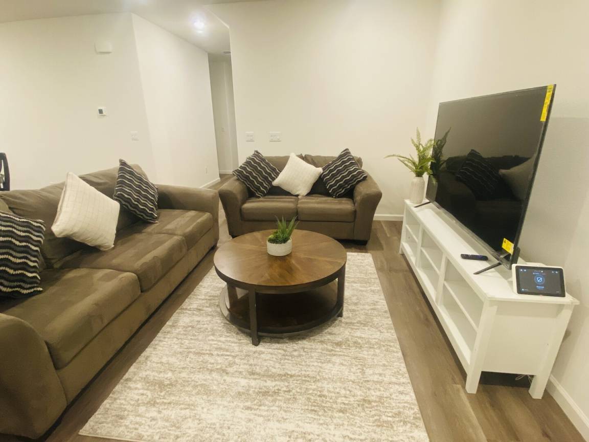 214 M² House ∙ 4 Bedrooms ∙ 8 Guests - Stockton, CA