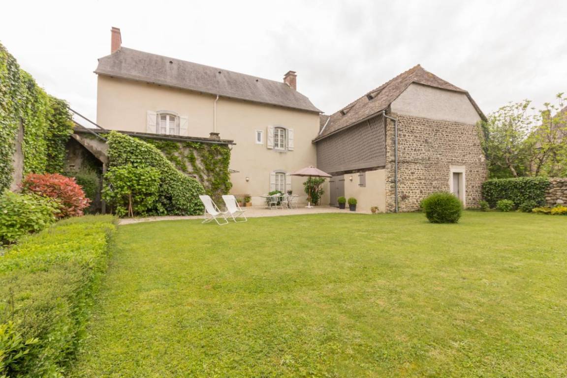 190 M² Mökki ∙ 5 Makuuhuonetta ∙ 9 Vierasta - Tarbes