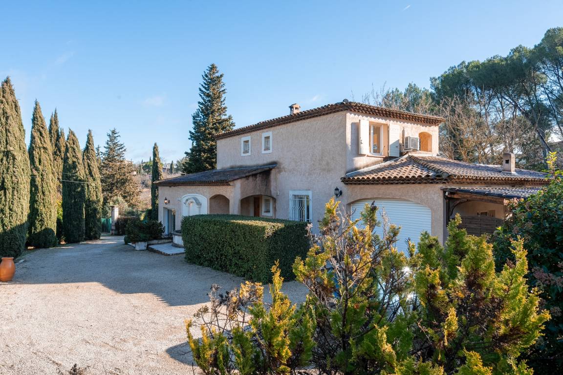 220 M² Talo ∙ 3 Makuuhuonetta ∙ 8 Vierasta - Marignane