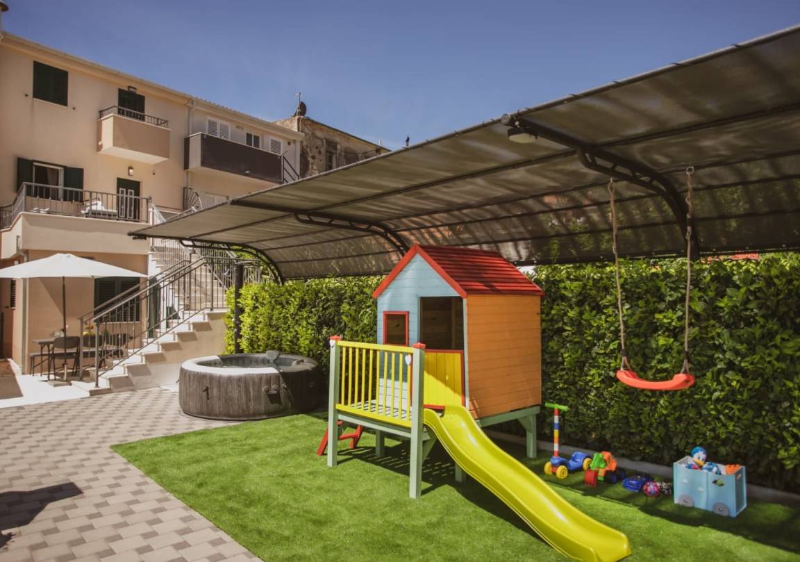 172 M² Ferienhaus ∙ 4 Schlafzimmer ∙ 8 Gäste - Omiš