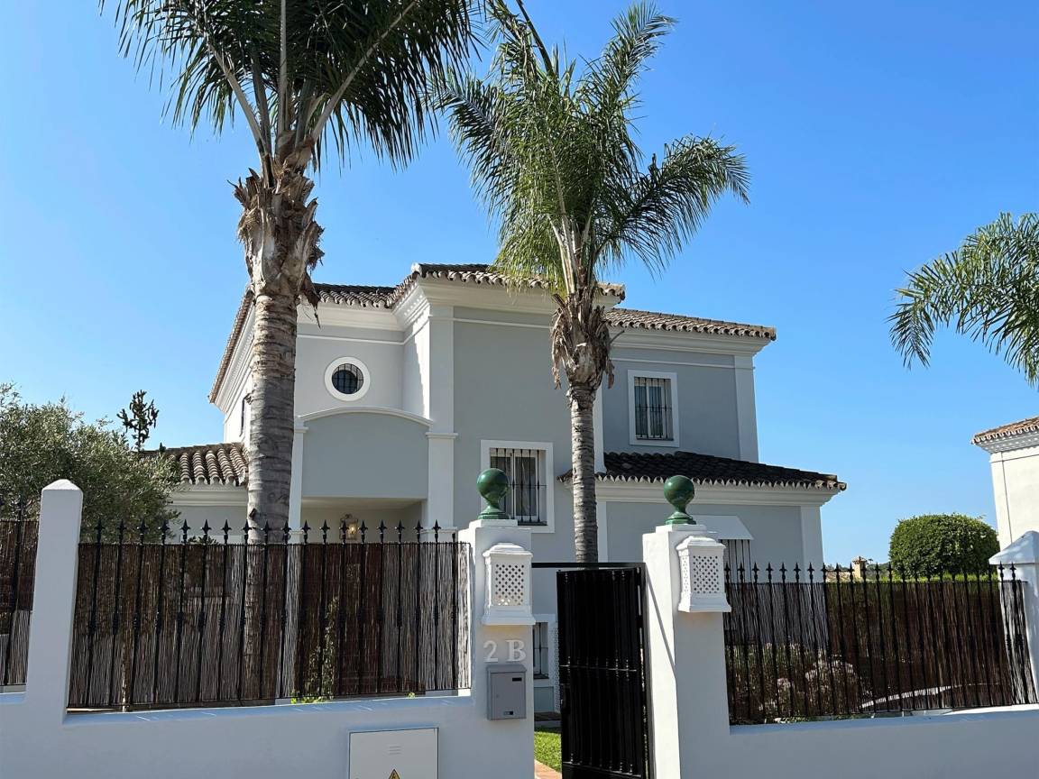 800 M² Ferienwohnung ∙ 4 Schlafzimmer ∙ 8 Gäste - Marbella