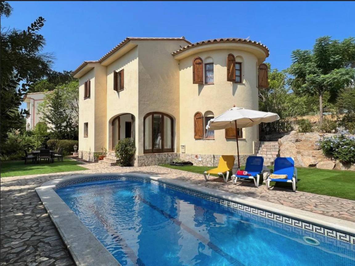 141 M² Casa ∙ 4 Habitaciones ∙ 6 Huéspedes - Palamós
