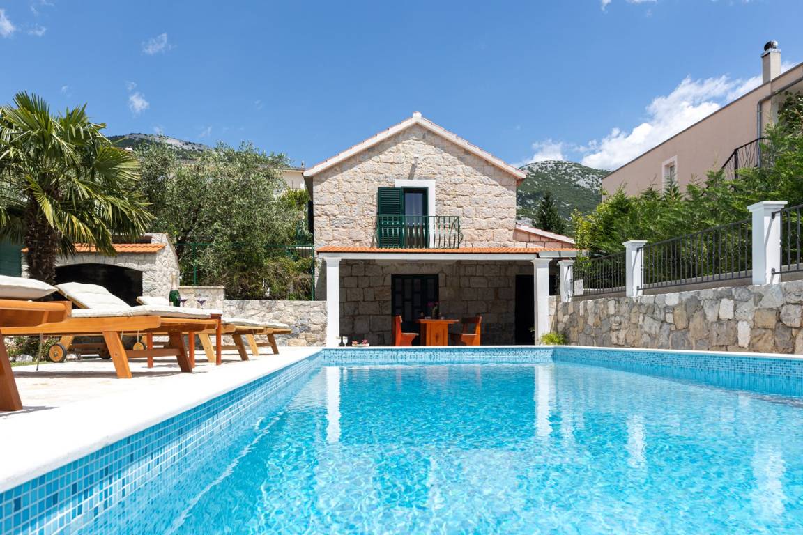 165 M² Villa ∙ 4 Schlafzimmer ∙ 8 Gäste - Omiš