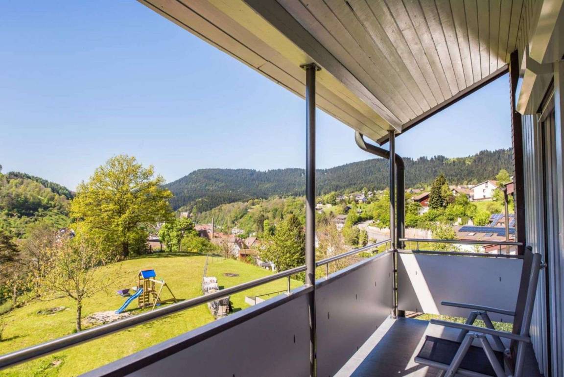 170 M² Ferienhaus ∙ 4 Schlafzimmer ∙ 15 Gäste - Alpirsbach