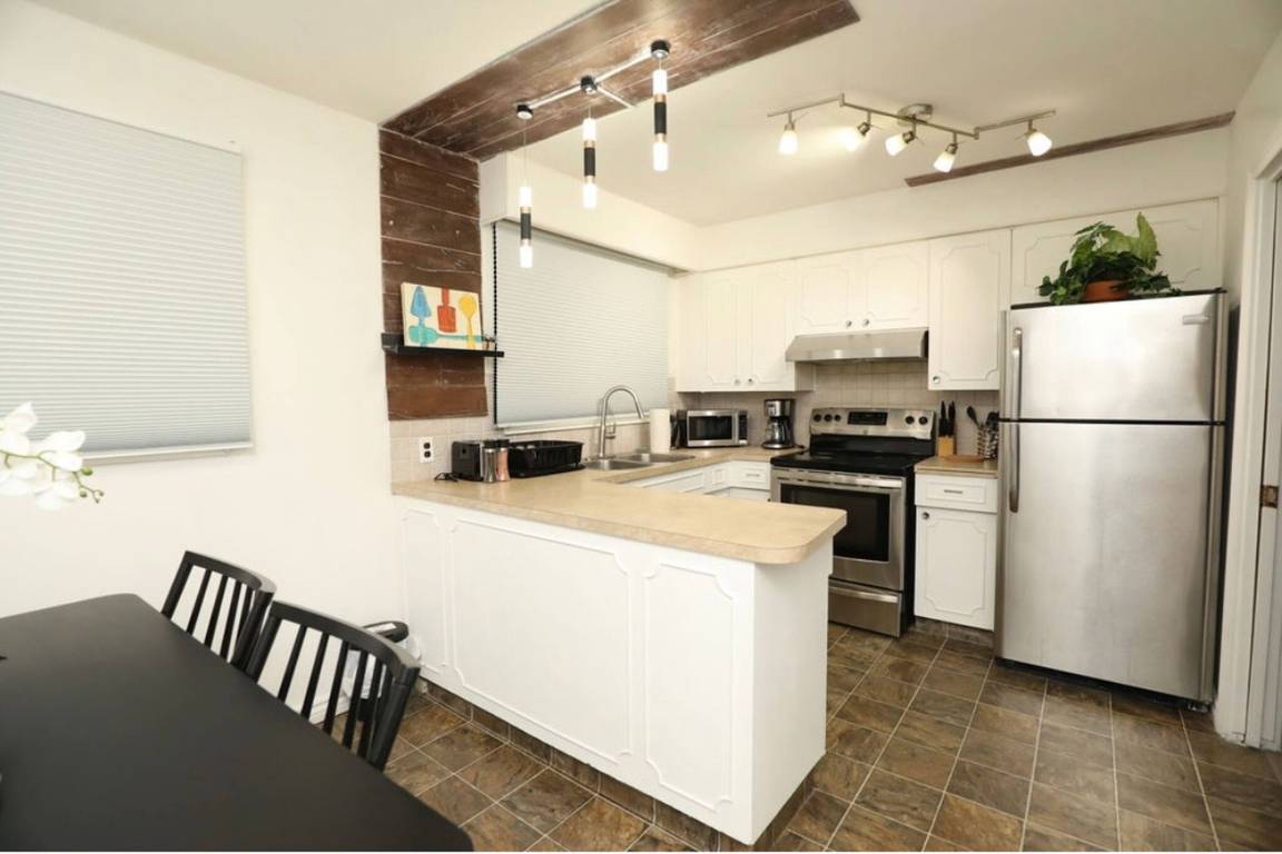 102 M² Talo ∙ 3 Makuuhuonetta ∙ 6 Vierasta - Winnipeg