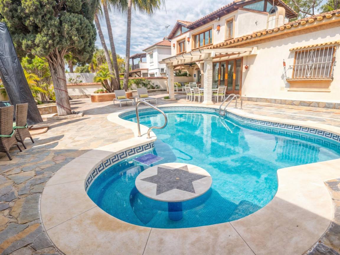 600 M² Villa ∙ 5 Chambres ∙ 10 Personnes - Estepona