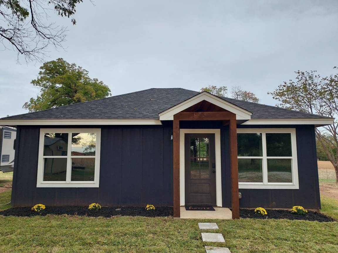 Cabin ∙ 2 Bedrooms ∙ 8 Guests - Texas