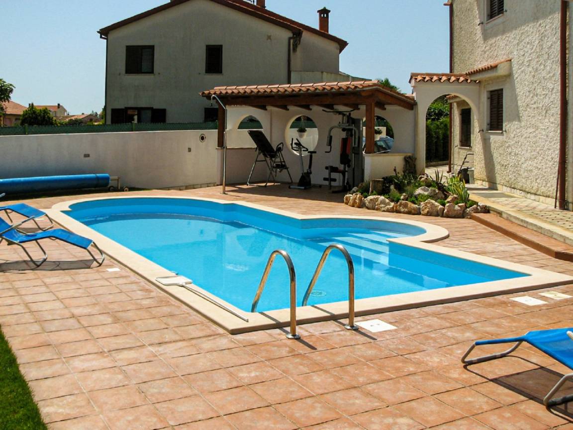 99 M² Apartamento ∙ 2 Habitaciones ∙ 4 Huéspedes - Pula