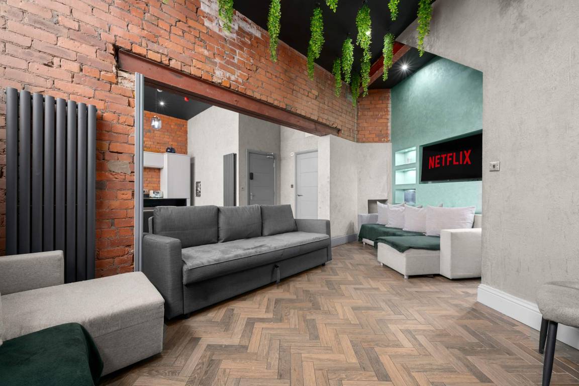 139 M² Apartment ∙ 3 Bedrooms ∙ 20 Guests - Manchester