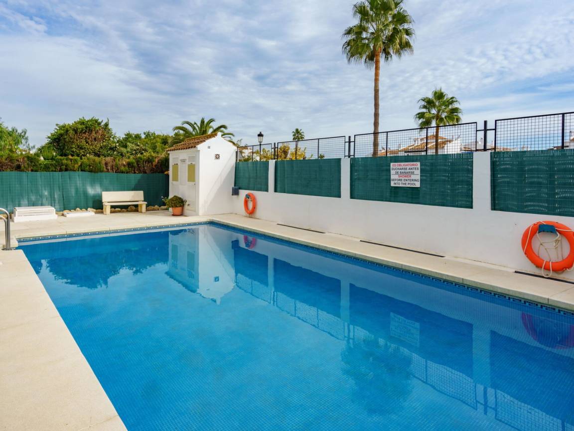 74 M² Huoneisto ∙ 2 Makuuhuonetta ∙ 4 Vierasta - Manilva