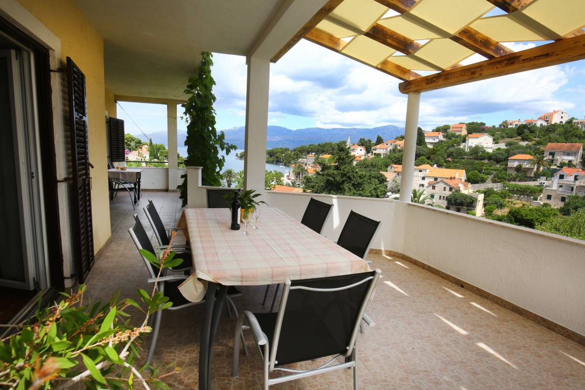 110 M² Apartment ∙ 3 Bedrooms ∙ 6 Guests - Supetar