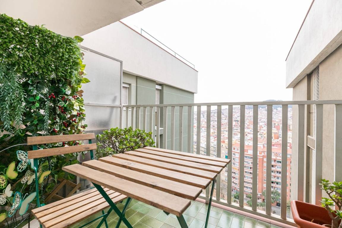 82 M² Apartamento ∙ 3 Habitaciones ∙ 4 Huéspedes - Barberà del Vallès