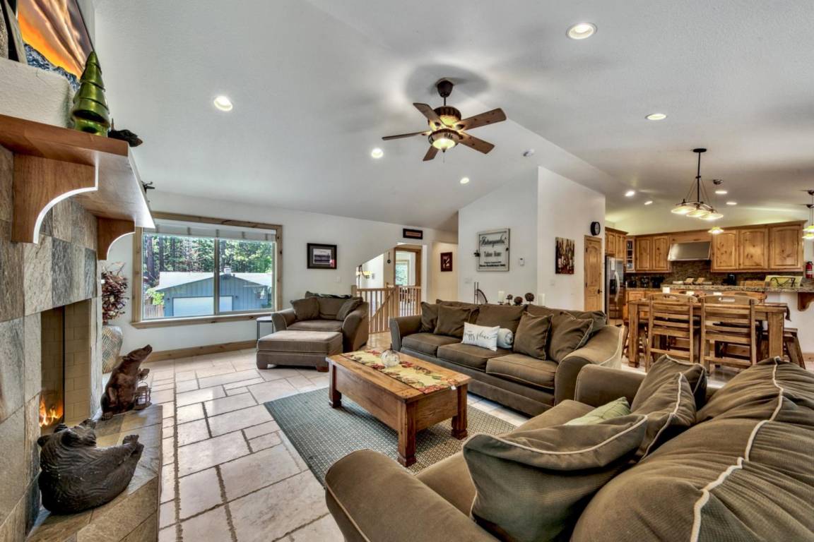 225 M² Cabin ∙ 3 Bedrooms ∙ 6 Guests - South Lake Tahoe, CA