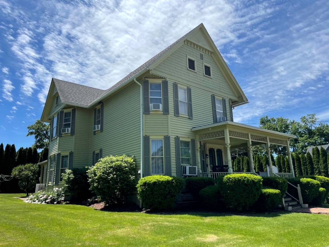House ∙ 5 Bedrooms ∙ 10 Guests - Penn Yan, NY