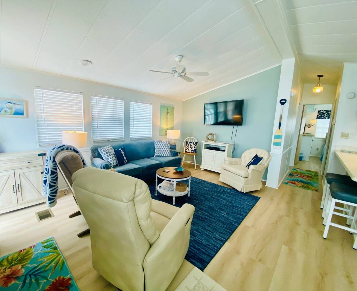 Bungalow ∙ 2 Bedrooms ∙ 4 Guests - Florida