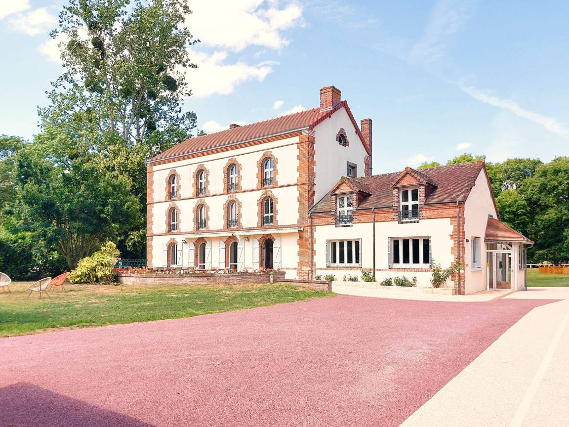 250 M² Cottage ∙ 7 Chambres ∙ 14 Personnes - Châteaudun