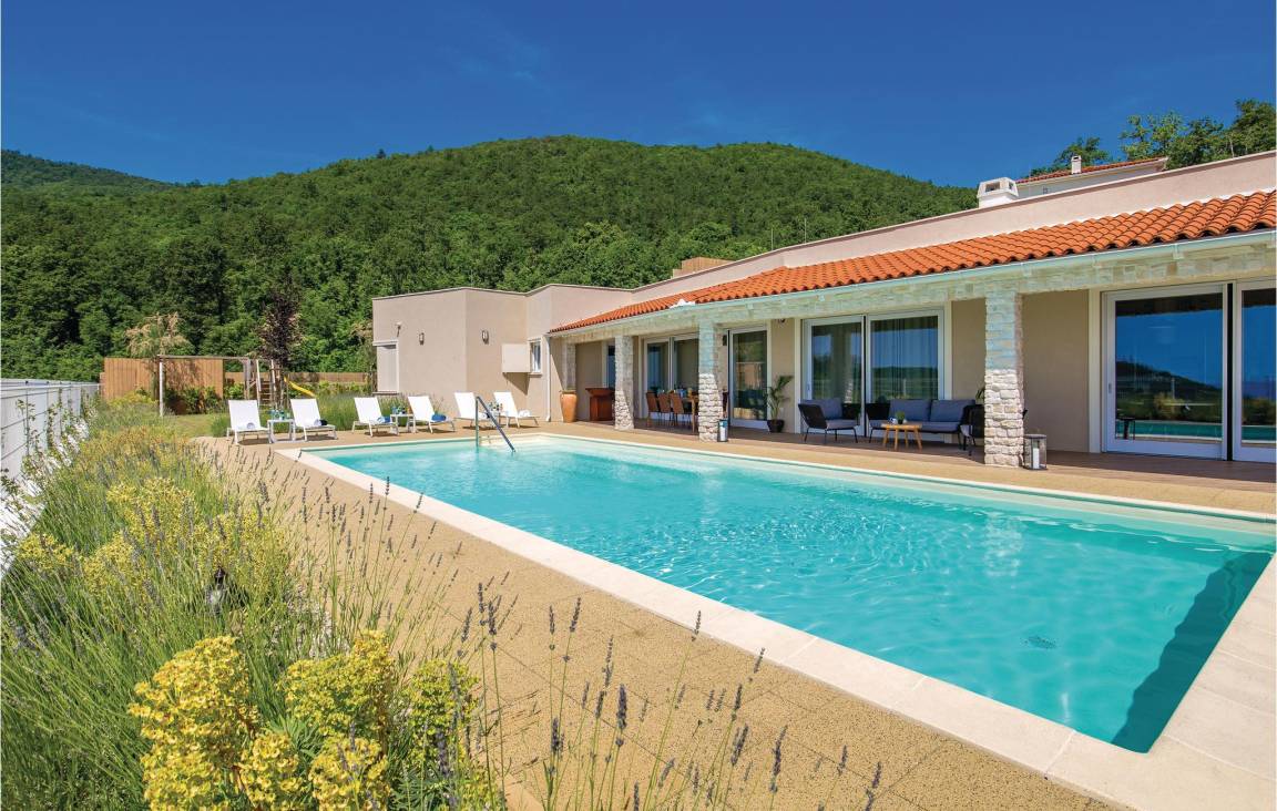 340 M² Ferienhaus ∙ 4 Schlafzimmer ∙ 8 Gäste - Opatija