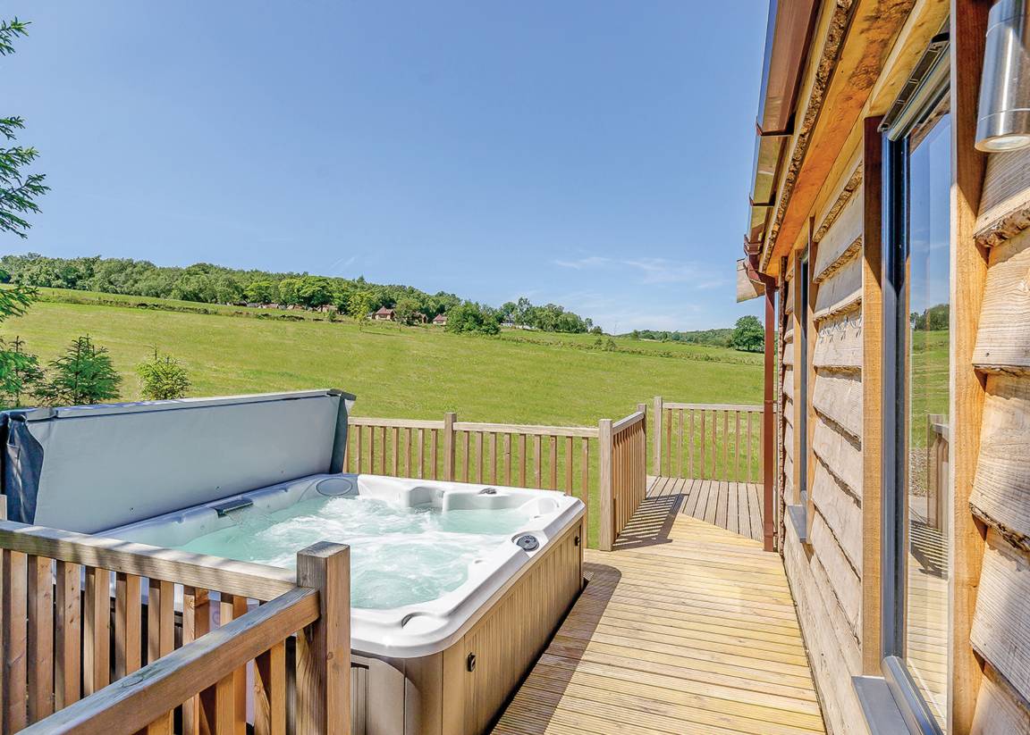 Chalet ∙ 3 Bedrooms ∙ 6 Guests - Chesterfield