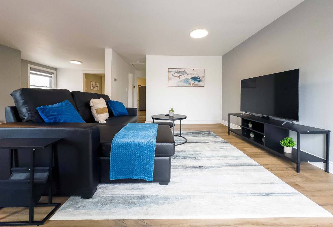 Apartment ∙ 3 Bedrooms ∙ 7 Guests - Bobcaygeon