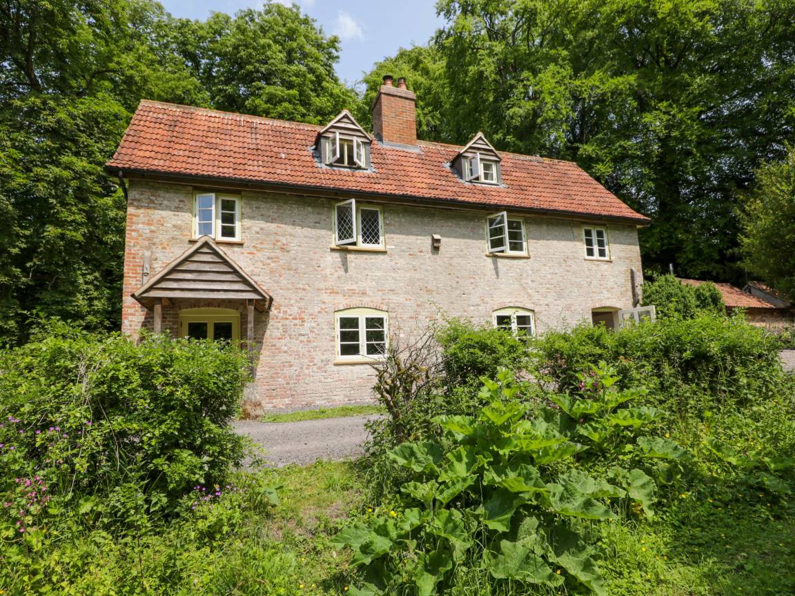 Cottage ∙ 5 Bedrooms ∙ 10 Guests - Devizes
