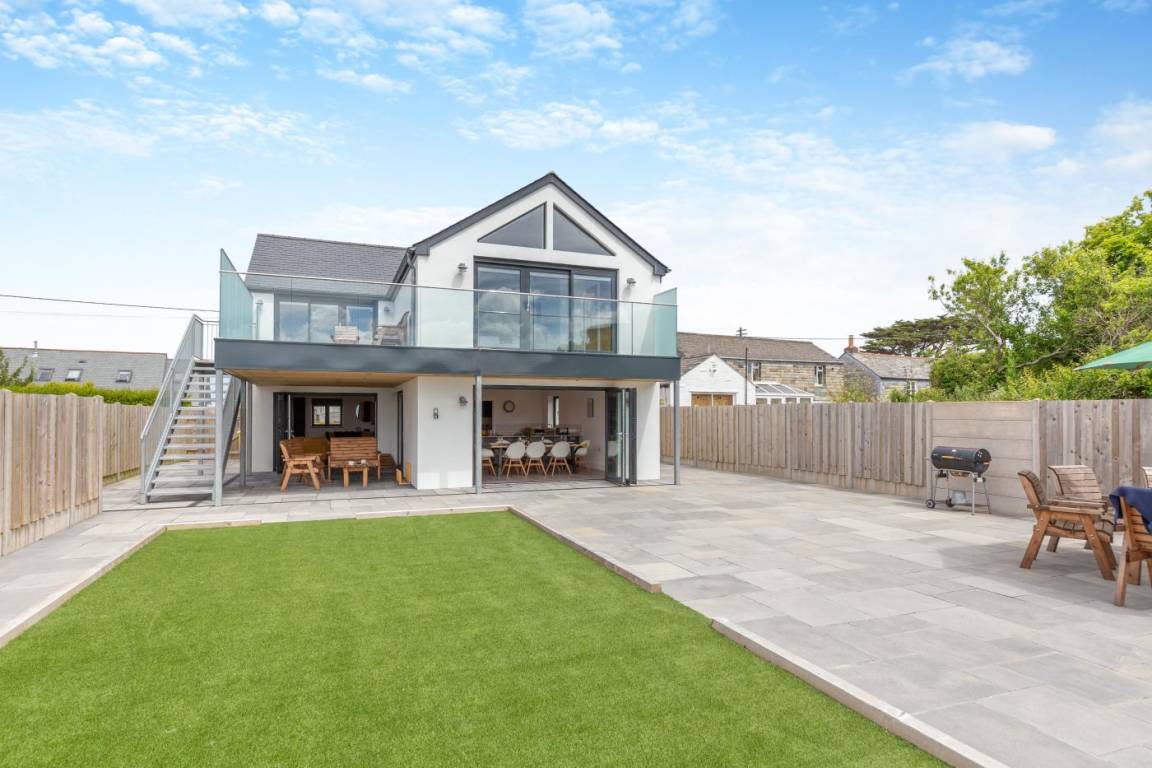 Cottage ∙ 4 Bedrooms ∙ 8 Guests - Padstow