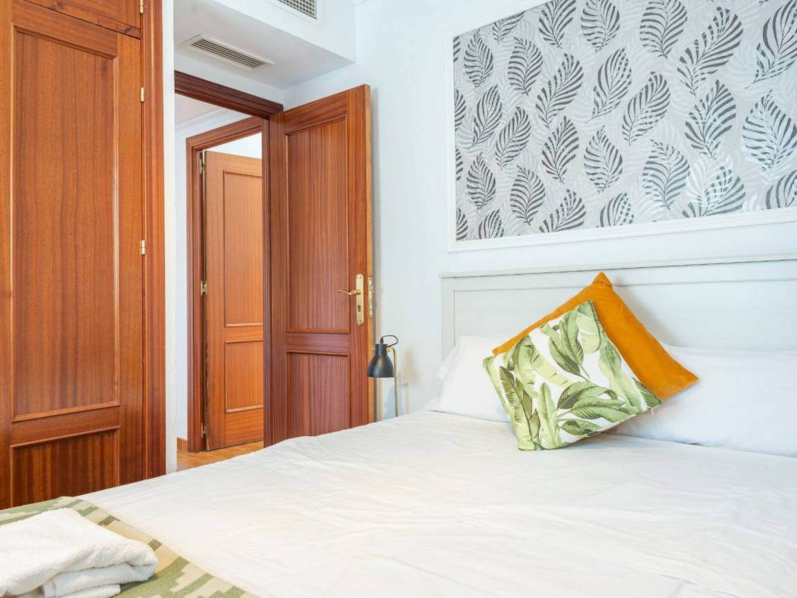 90 M² Apartment ∙ 3 Bedrooms ∙ 8 Guests - Seville