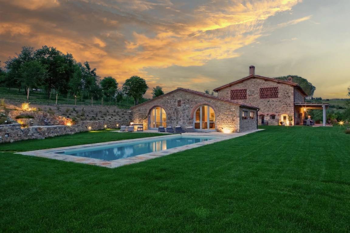500 M² Villa ∙ 8 Bedrooms ∙ 16 Guests - Radda in Chianti