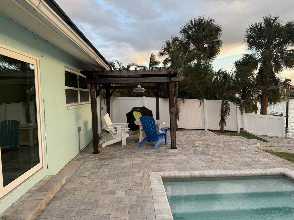 156 M² House ∙ 3 Bedrooms ∙ 6 Guests - Madeira Beach, FL