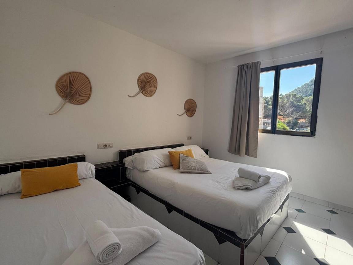 75 M² Aparthotel ∙ 2 Bedrooms ∙ 5 Guests - Ibiza